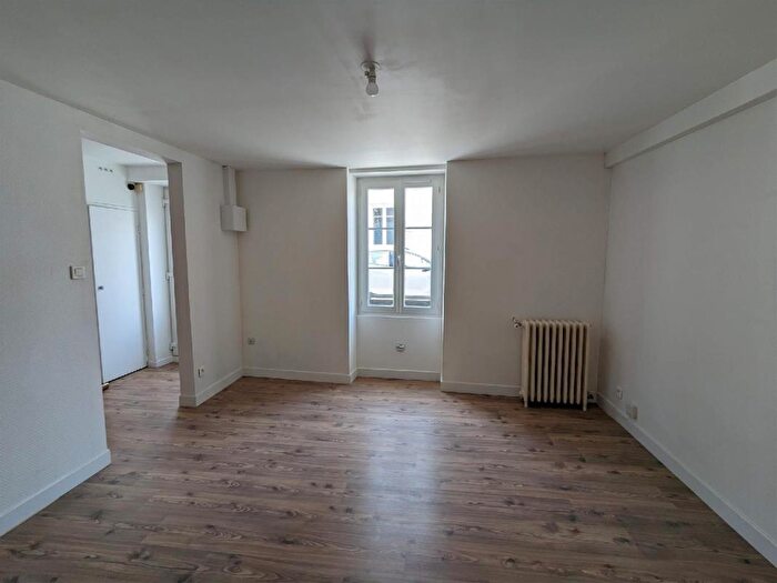 Maison à louer - Cognac, Centre-ville, Gare - 3 pièces - 1 chambre