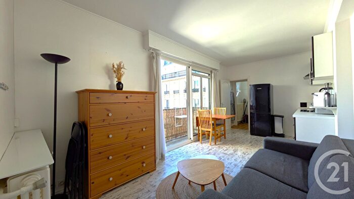 Paris 11ème, République, Saint-Ambroise : Appartement 2 pièces à vendre