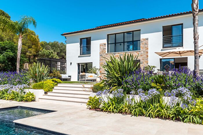 Maison à vendre - Saint-Geniès-de-Comolas - 4 pièces - 3 chambres