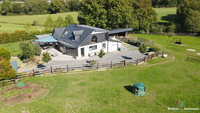 Maison à vendre - Ruillé-Froid-Fonds - 6 pièces - 5 chambres