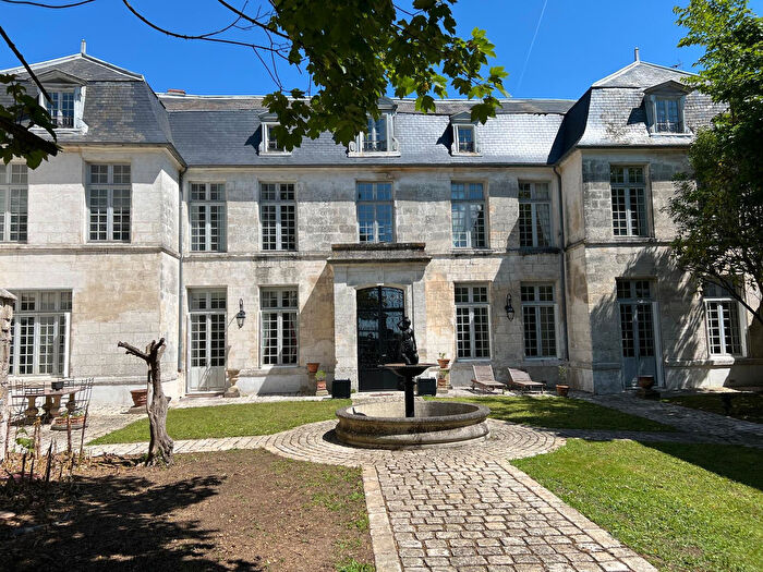 Maison à vendre - Angoulême, Le Vieil Angoulême - 10 pièces - 6 chambres