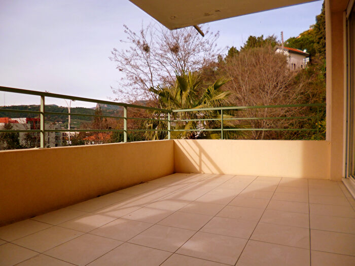 Appartement à louer - Nice, Saint-Isidore - 4 pièces - 3 chambres