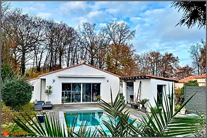 Maison à vendre - Angoulême, Saint-Ausone, Saint-Martin - 9 pièces - 5 chambres