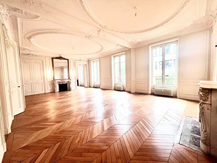 Mairie, Paris 8ème arrondissement : Appartement 5 pièces à louer