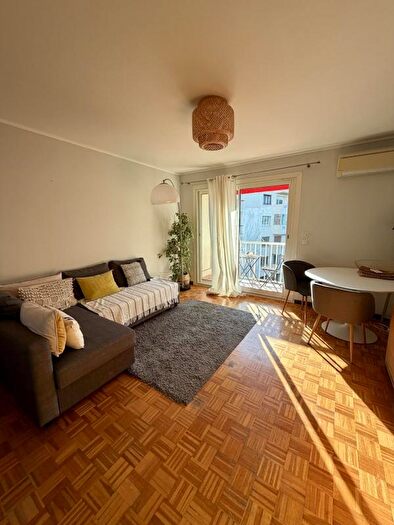 Appartement à louer - Marseille e , Vauban - 3 pièces - 2 chambres