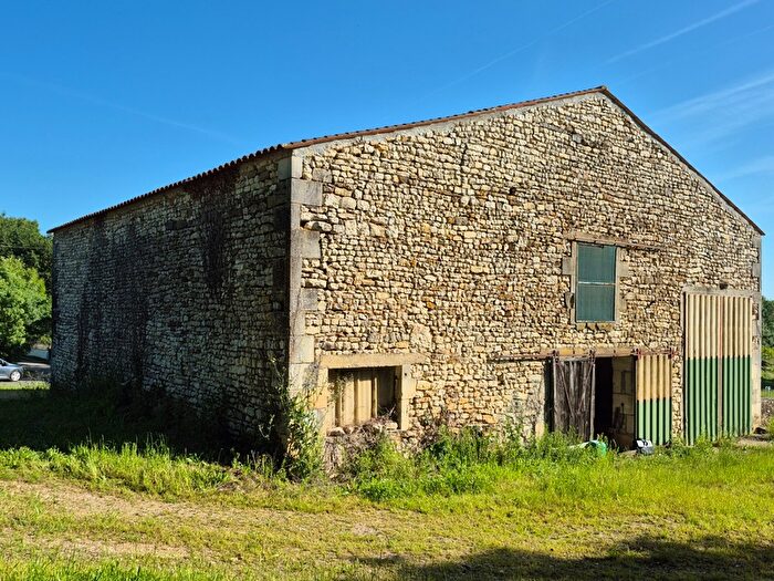 Saint-Coutant-le-Grand : Maison 1 pièce à vendre