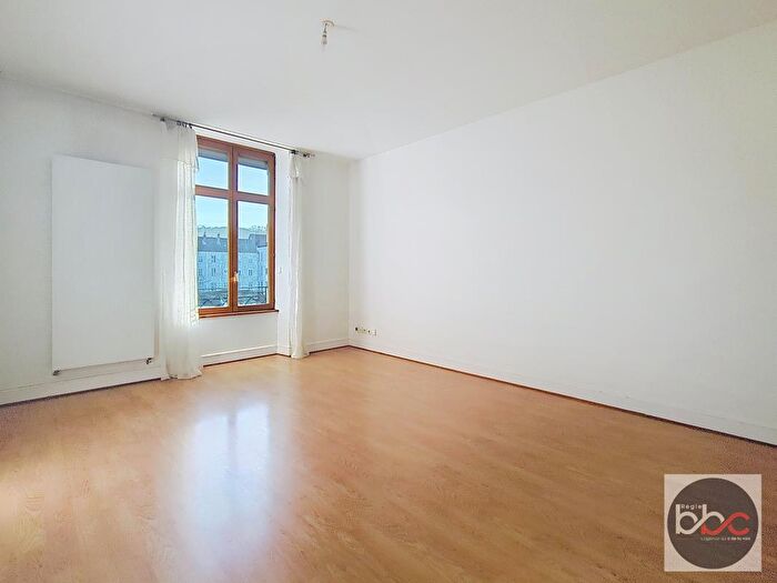 Appartement à louer - Bourgoin-Jallieu, Centre-ville, Pont Saint-Michel - 4 pièces - 3 chambres