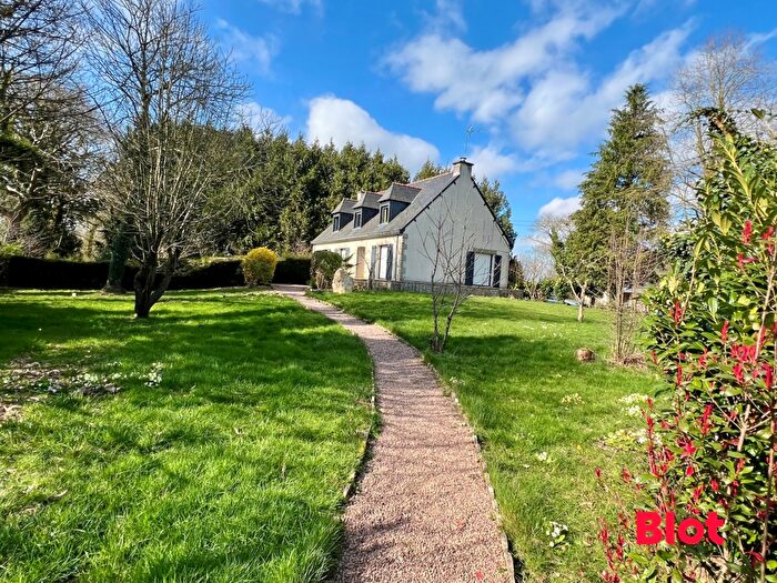 Maison à vendre - Ménéac - 6 pièces - 5 chambres