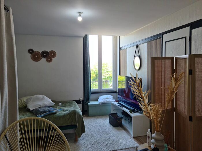 Appartement 1 pièce à Sayat, à louer
