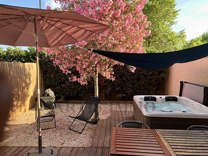 Appartement à louer - Centre Ville, Aigues-Mortes - 2 pièces - 1 chambre