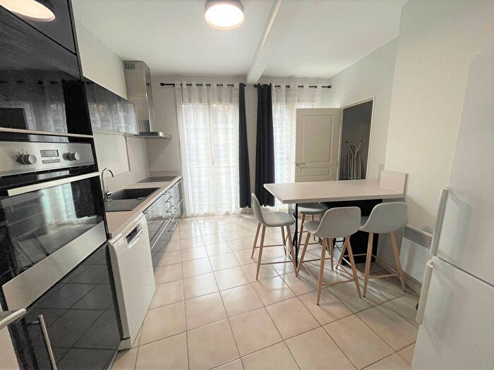 Appartement à louer - Cathédrale, Troyes - 4 pièces - 2 chambres