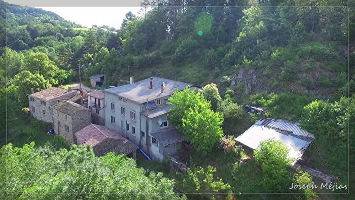 Maison 9 pièces à vendre à Saint-Michel-de-Chabrillanoux
