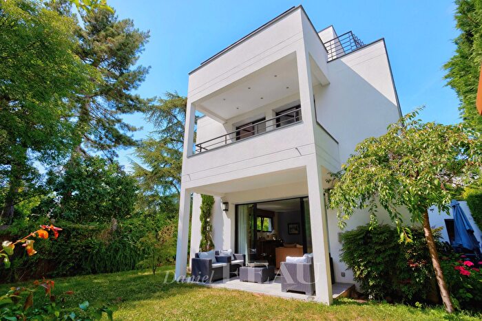 Maison 8 pièces à Saint-Cloud, Pasteur, Magenta, à vendre