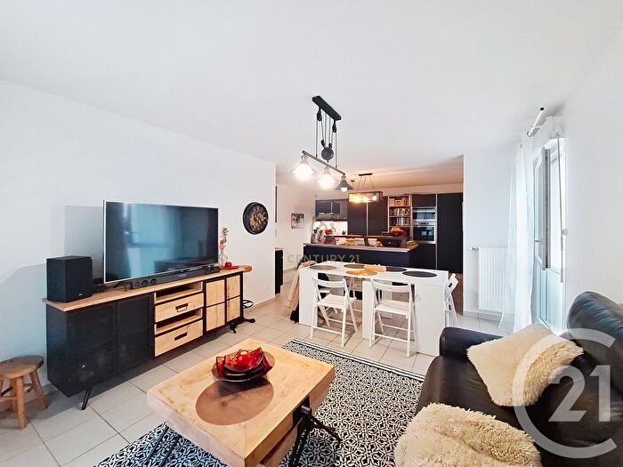 Appartement à vendre - Givors - 5 pièces - 4 chambres