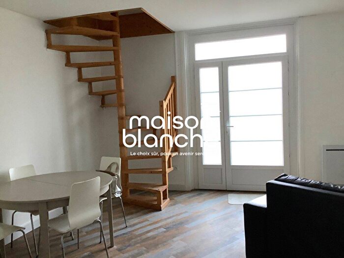 Saint-Médard-de-Guizières : Appartement 2 pièces à louer