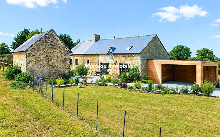 Saint-Georges-le-Gaultier : Maison 5 pièces à vendre