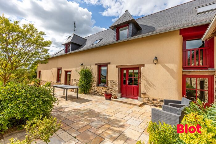 Maison à vendre - Ossé - 10 pièces - 6 chambres