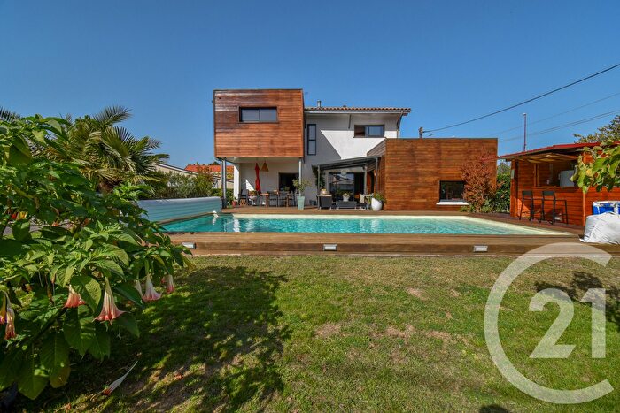 Maison à vendre - Saint-Médard-en-Jalles, Centre-ville - 7 pièces - 5 chambres