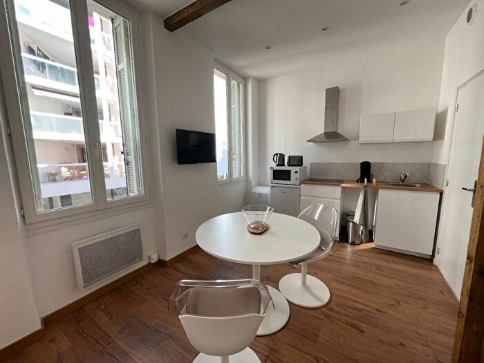 Appartement à louer - Le Pharo, Marseille ème arrondissement - 2 pièces - 1 chambre