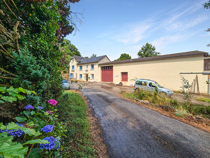 Maison à vendre - Sussac - 11 pièces - 7 chambres