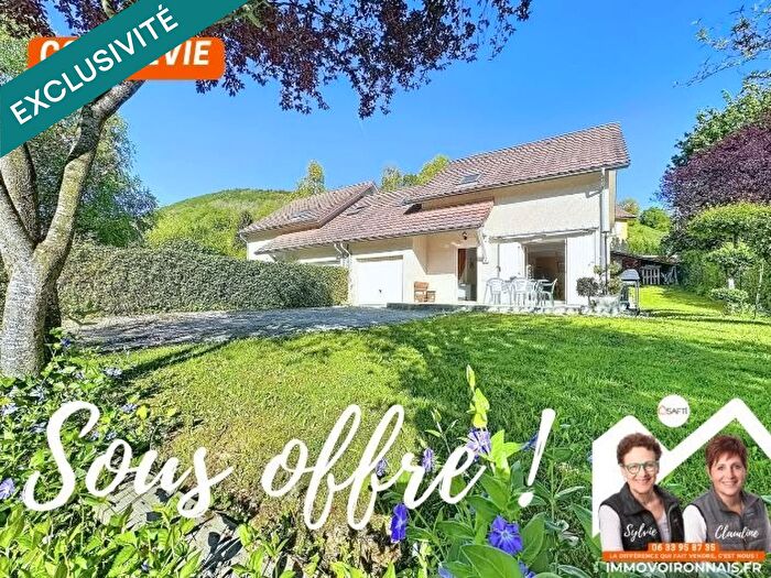 Maison à vendre - Saint-Geoire-en-Valdaine - 6 pièces - 5 chambres