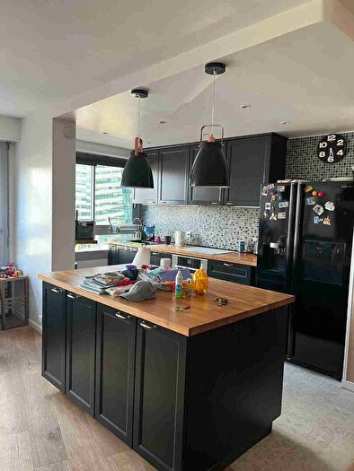 Appartement 4 pièces à Gambetta, Courbevoie, à louer