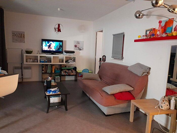 Appartement 2 pièces à Verneuil-l'Étang, à louer
