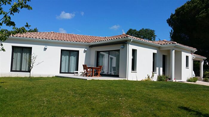 Maison à vendre - Le Burgaud - 4 pièces - 3 chambres