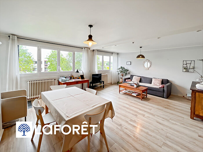 Sainte-Geneviève-des-Bois, Liers, Croix Blanche : Appartement 4 pièces à vendre