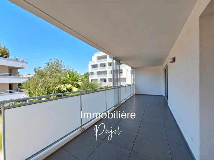 Appartement à louer - Vieille Chapelle, Marseille ème arrondissement - 3 pièces - 2 chambres