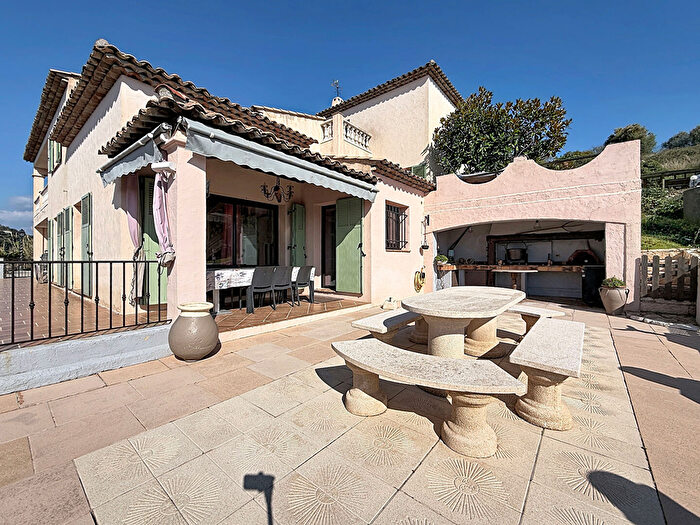 Maison à vendre - Nice, Saint-Isidore - 9 pièces - 7 chambres