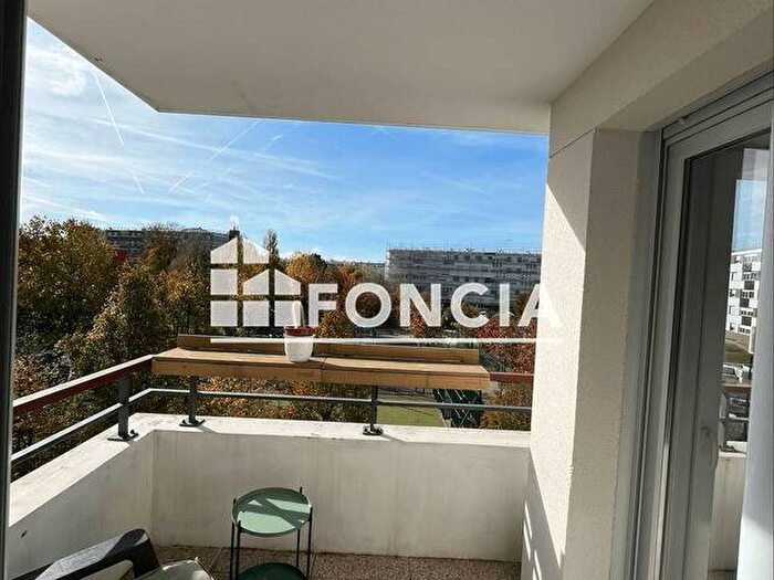 Appartement à louer - Mace-ZAC-Trappes-Elancourt - 3 pièces - 2 chambres