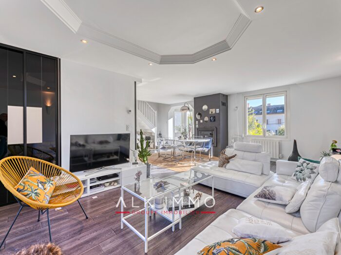 Maisons à vendre et appartements à louer - 1