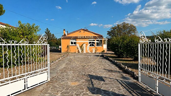 Maison 5 pièces à Saint-Julien-les-Rosiers, à vendre