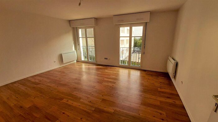 Appartement à louer - Les Parterres, Saint-Germain-en-Laye - 3 pièces - 2 chambres