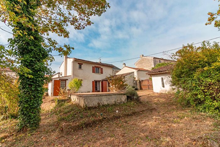 Maison 5 pièces à Saint-Même-les-Carrières, à vendre