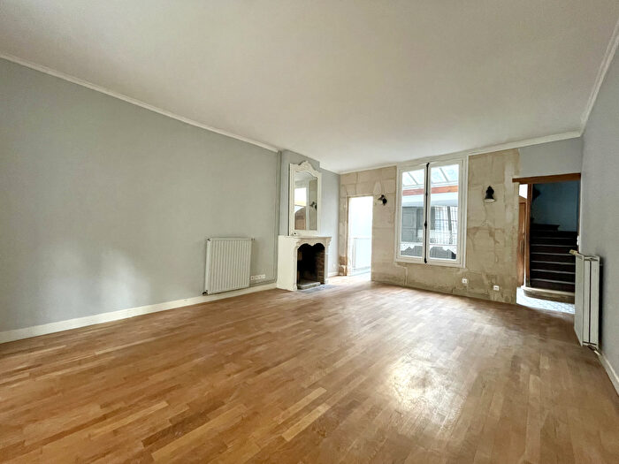 Maison à louer - Senlis, Centre-ville - 6 pièces - 5 chambres