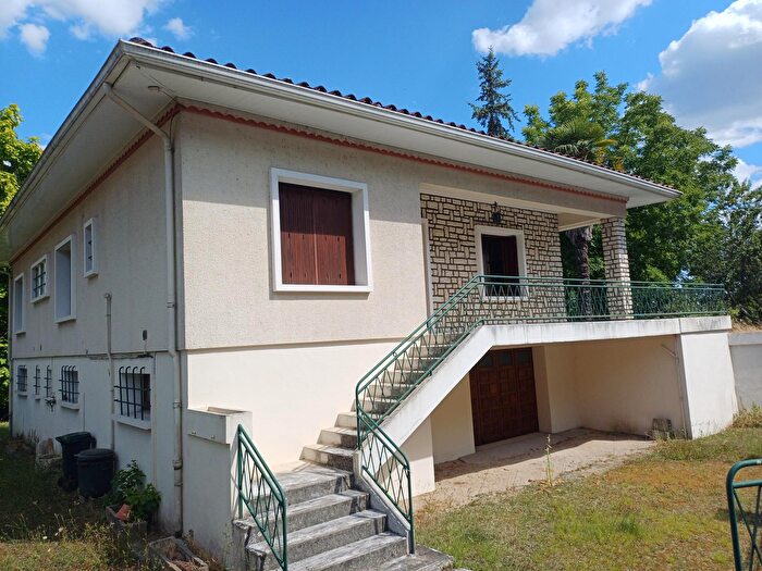 Maison à vendre - Chalais - 6 pièces - 5 chambres