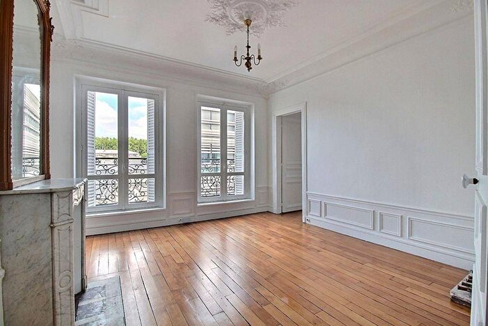 Appartement à louer - Gros Caillou, Paris ème arrondissement - 4 pièces - 2 chambres