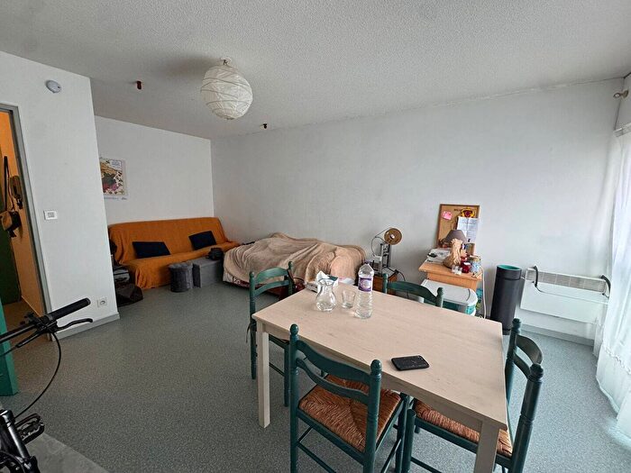 Appartement à louer - Montbernage-Pont Neuf, Poitiers - 1 pièce - 1 chambre