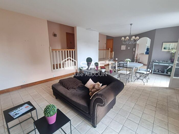 Maison 5 pièces à vendre à Ballans