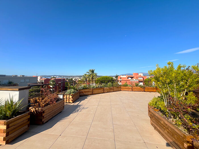 Appartement à vendre - Saint-Laurent-du-Var - 4 pièces - 3 chambres