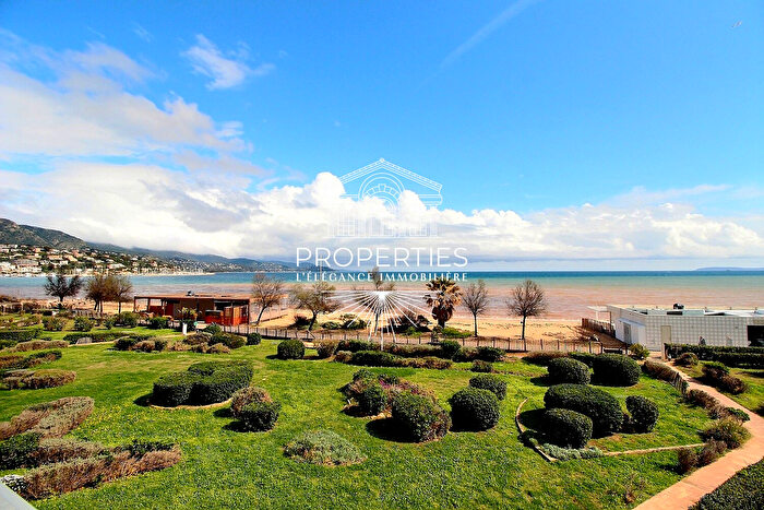 Appartement à vendre - Le Lavandou, Centre-ville, Plage du Lavandou, Pointe Pilon - 3 pièces - 2 chambres