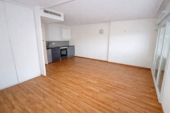 Appartement à louer - Les Arboras, Grigny-sur-Rhône - 1 pièce