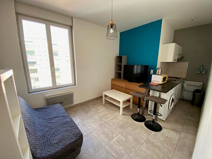 Appartement 1 pièce à Nîmes, Carmes, à vendre