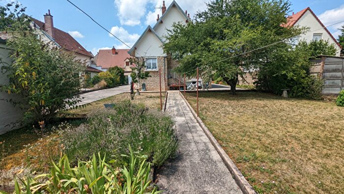 Maison à vendre - Chenôve, Chenôve - 6 pièces - 3 chambres