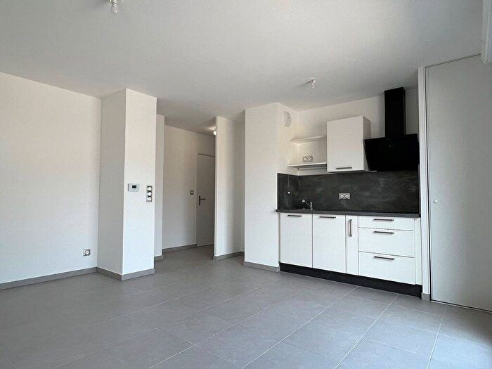 Appartement 2 pièces à Porte des Pierres Dorées, à louer