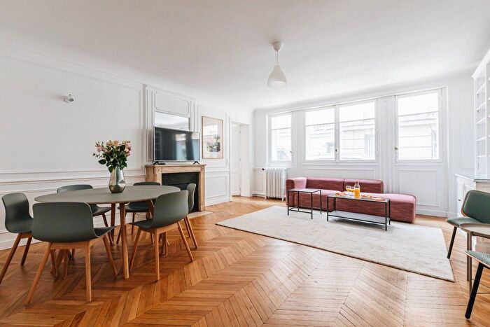 Appartement à louer - Gros Caillou, Paris ème arrondissement - 7 pièces - 5 chambres