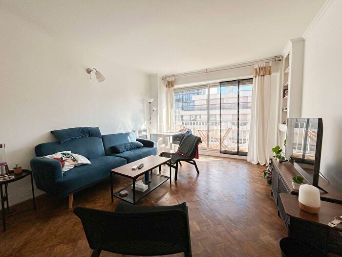 Violet Commerce, Paris 15ème arrondissement : Appartement 2 pièces à louer