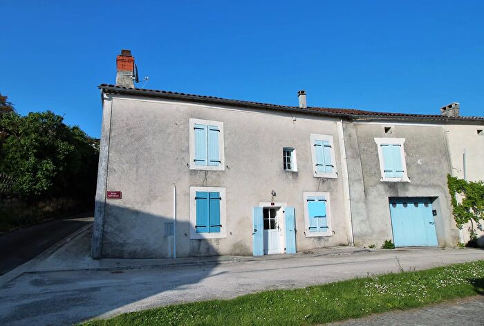 Maison à vendre - Villebois-Lavalette - 6 pièces - 3 chambres